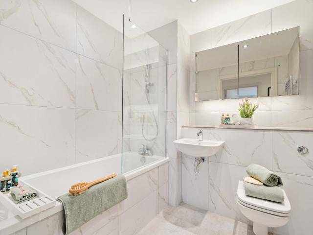 apartment in The Oakgate, Surrey, KT22 7RZ