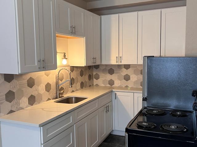 Apartment in the Avenues!