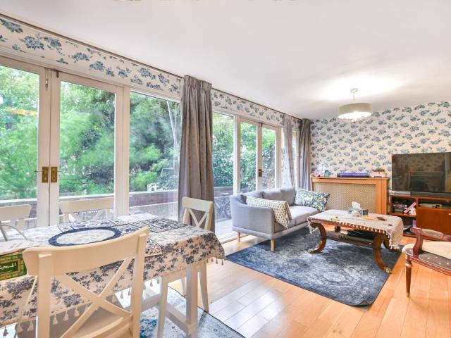apartment in The Colonnades