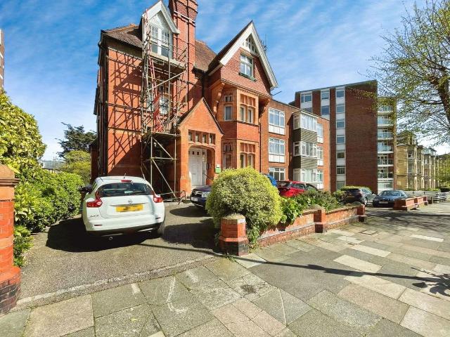 apartment in The Drive, Hove, BN3 3PE