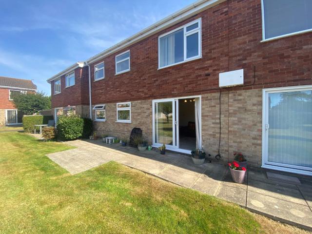 apartment in THE LAWNS HIGHCLIFFE