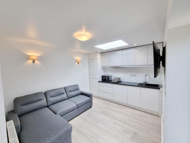 apartment in The Ridgeway, Croydon