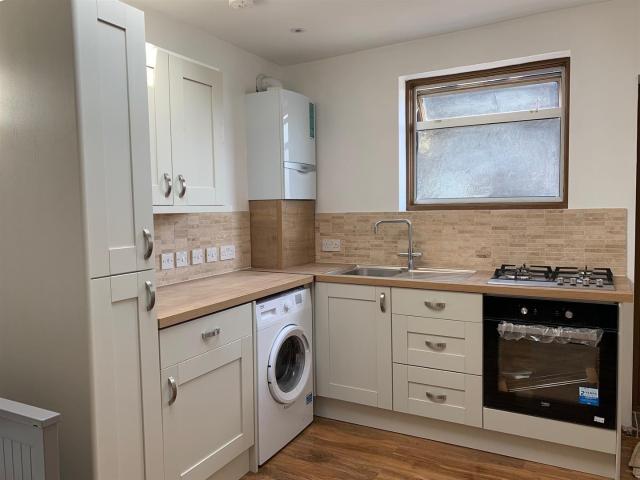 apartment in The Vale, Acton, W3