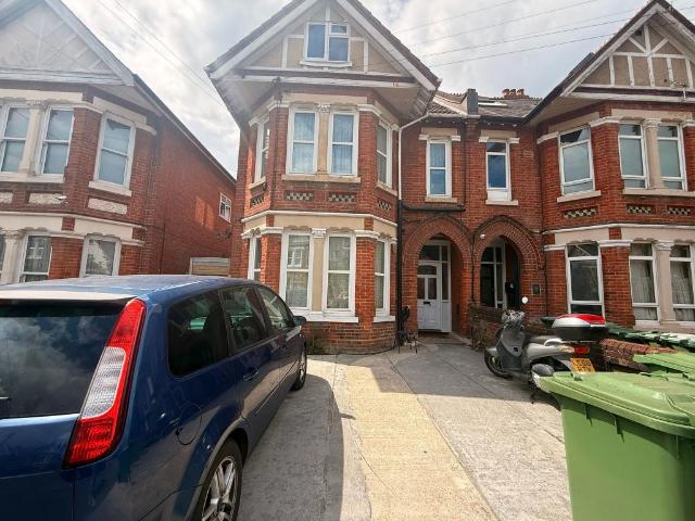 apartment in Thornbury Avenue, Southampton