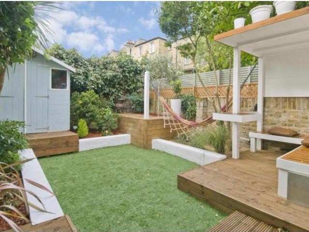apartment in Thorne Road, London, SW8