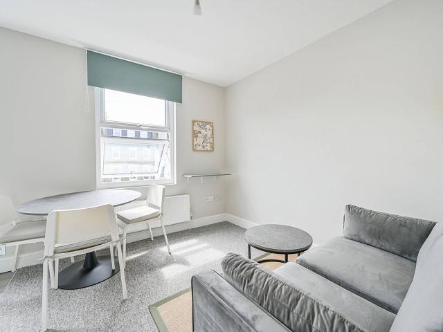 apartment in Uxbridge Road