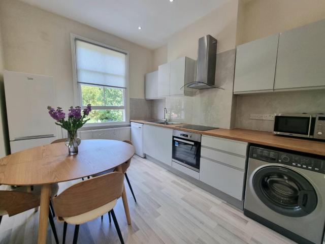 apartment in Uxbridge Road, Ealing