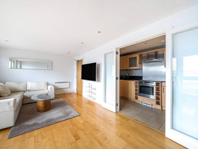 apartment in Vauxhall Bridge Road