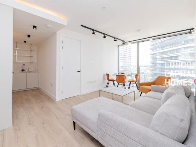 apartment in Valencia Tower, 3 Bollinder Place, London