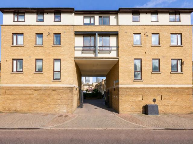Apartment In Vantage Mews, London E14