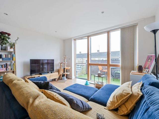 apartment in Violet Road, E3