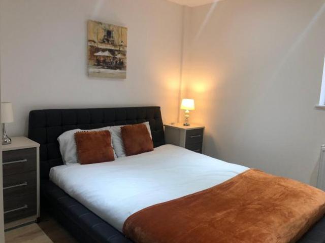Apartment London London 65862352