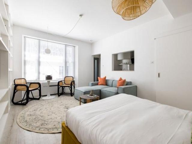 Apartment London London 69806367