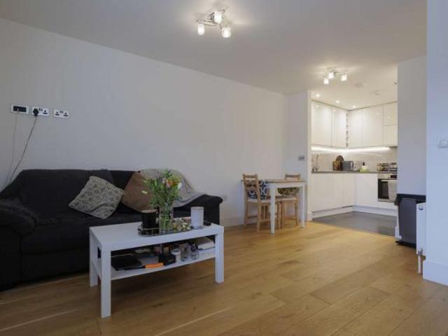 Apartment London London 74782454