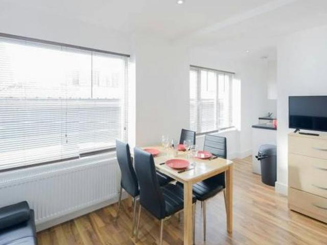 Apartment London London 77297451