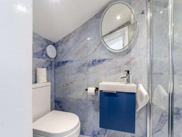 Apartment London London 79082902