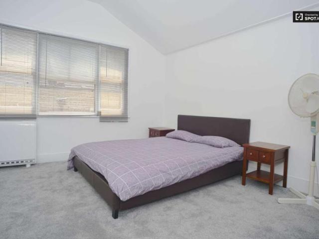 Apartment London London 92378772