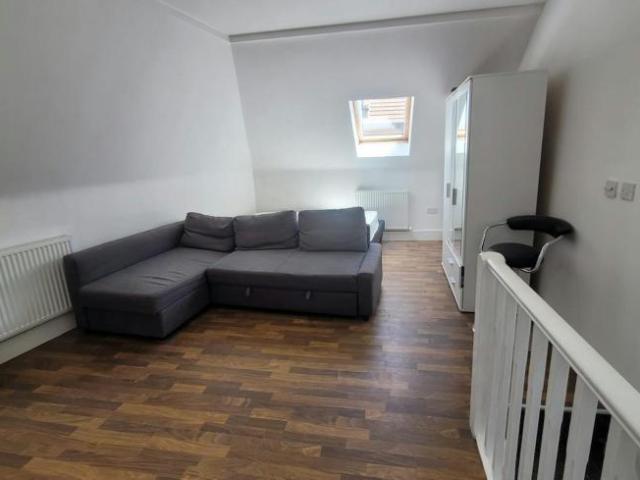 Apartment London London 92304873