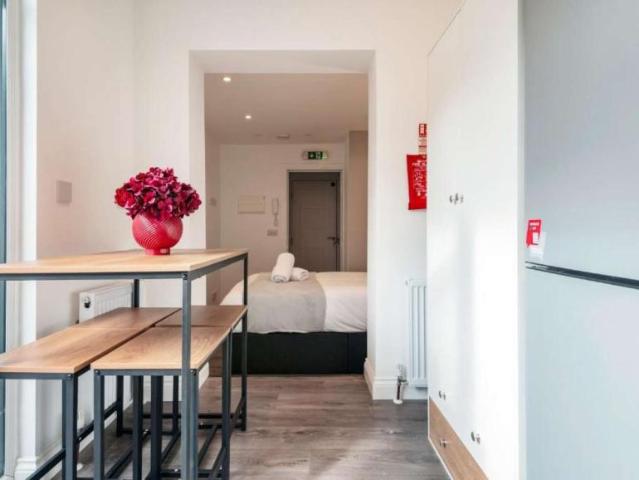 Apartment London London 96562568