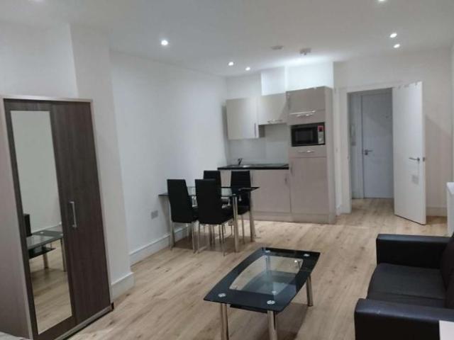 Apartment London London 97943955