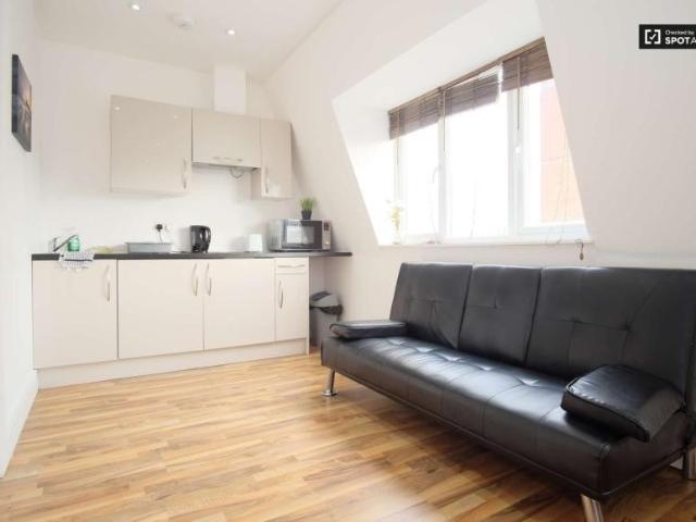 Apartment London London 97944012