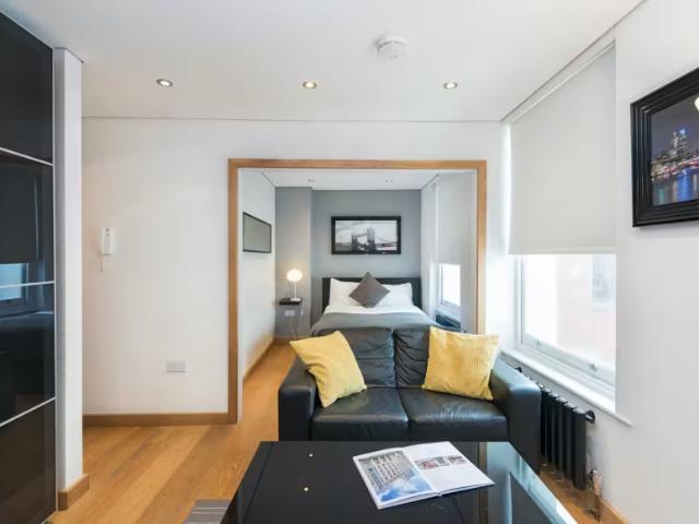 Apartment London London 98193621