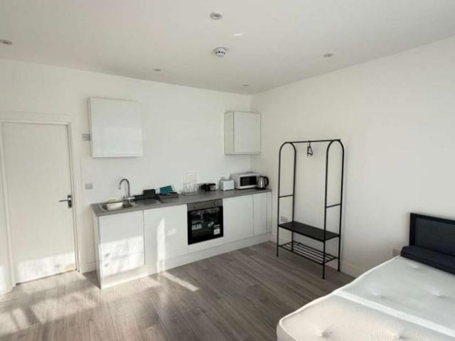 Apartment London London 98960749