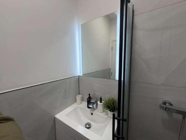 Apartment London London 98960751