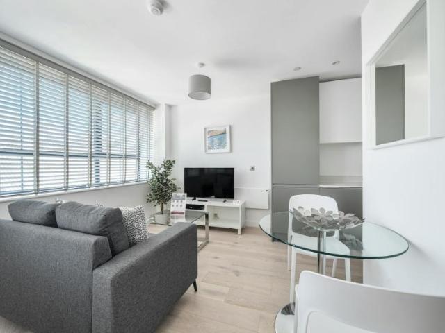 Apartment London London 99684450