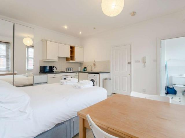 Apartment London London 102400853