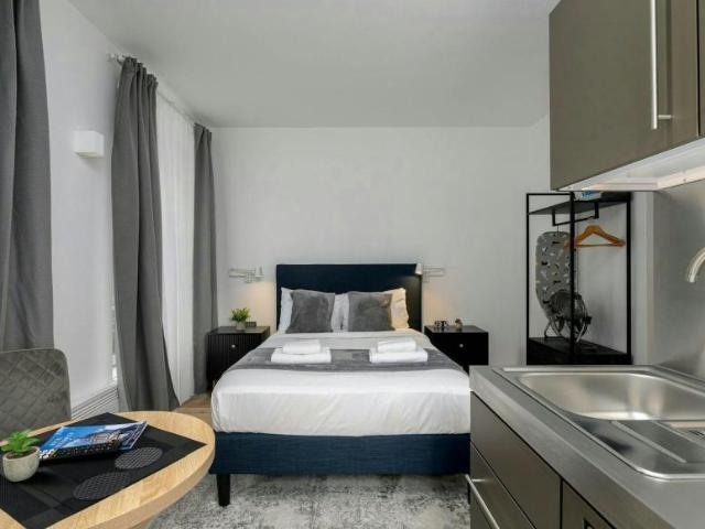 Apartment London London 102795604