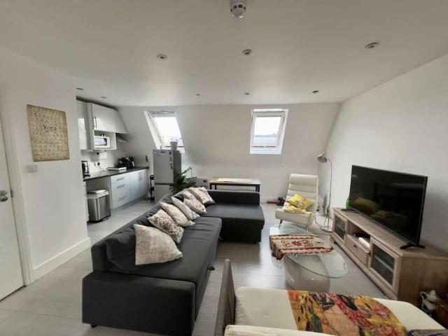 Apartment London London 103597525