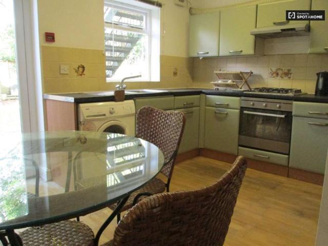 Apartment London London 103742449