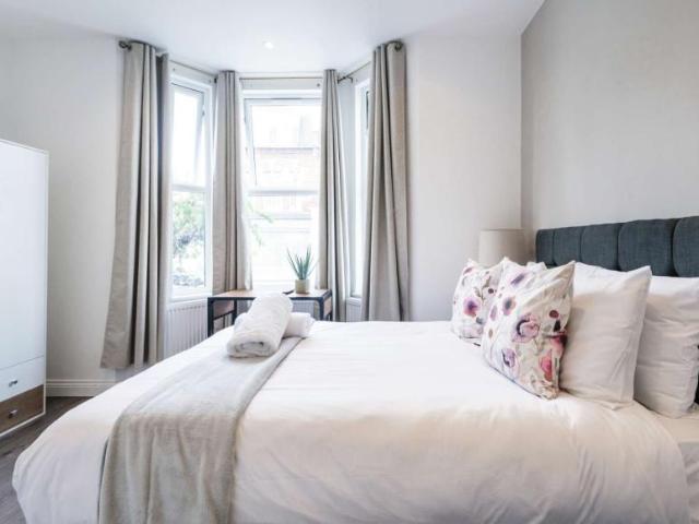 Apartment London London 103372435