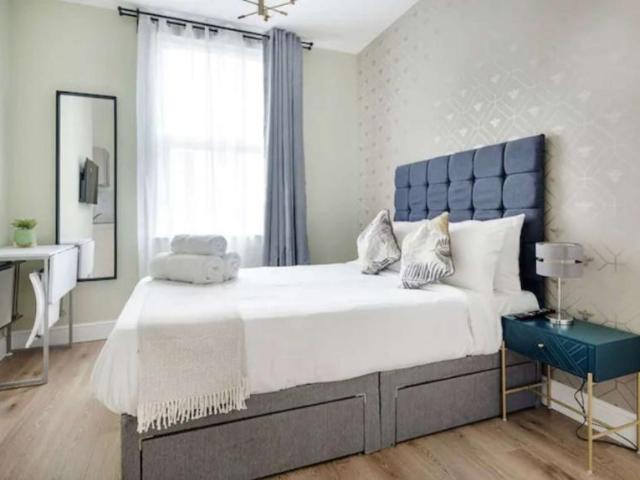 Apartment London London 103372458