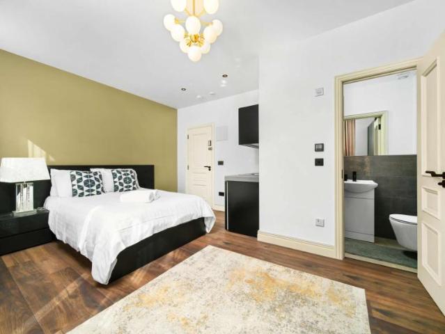 Apartment London London 103372460