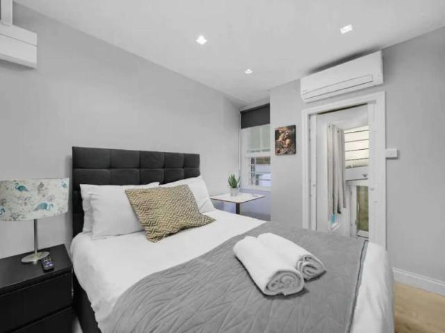 Apartment London London 103372473