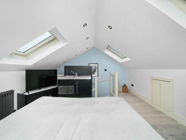 Apartment London London 103372500