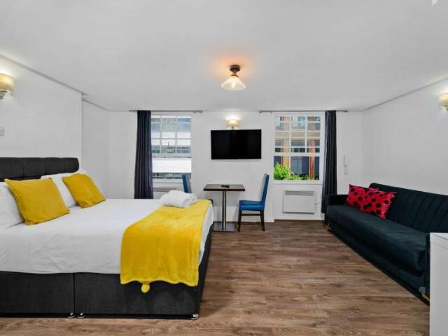 Apartment London London 103372513