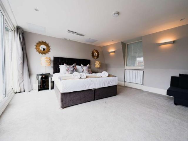 Apartment London London 103372518