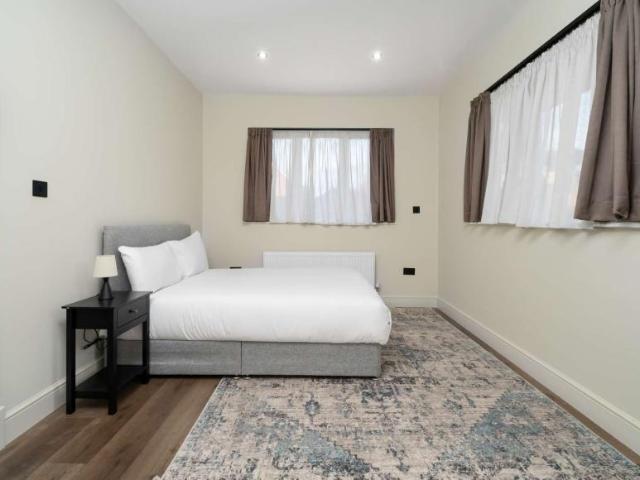 Apartment London London 103372393
