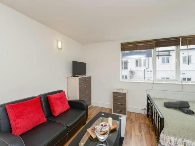 Apartment London London LS100812433