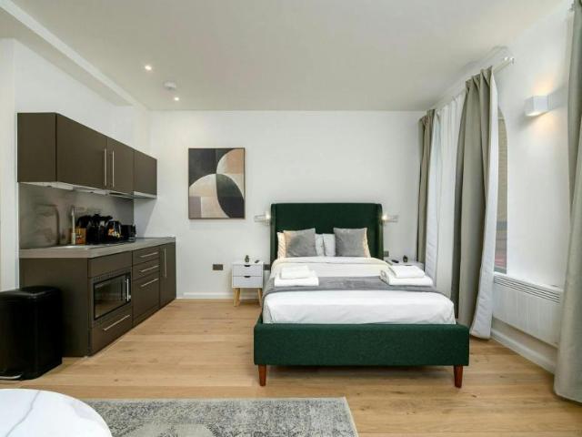 Apartment London London LS101587597
