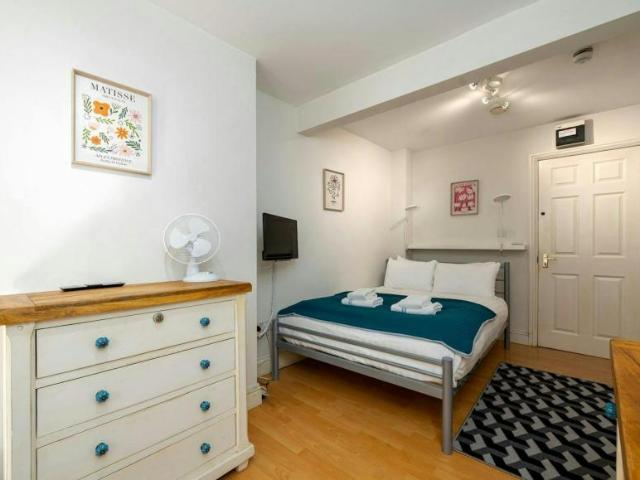Apartment London London LS101587783