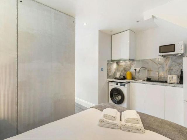 Apartment London London LS101587979