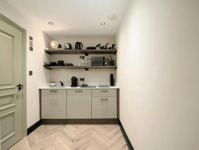 Apartment London London LS101587902