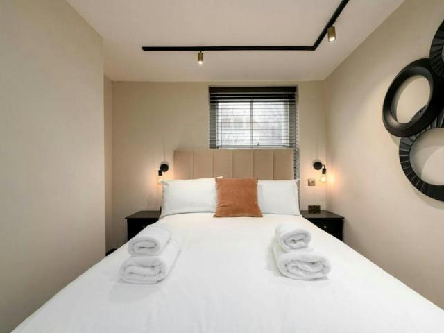 Apartment London London LS101587915