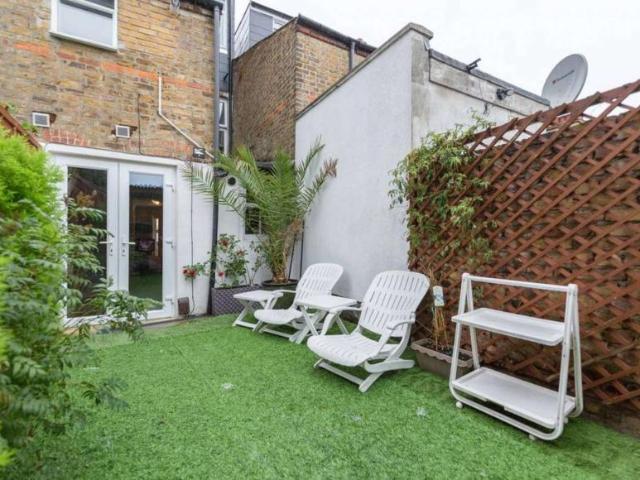 Apartment London London LS101853985
