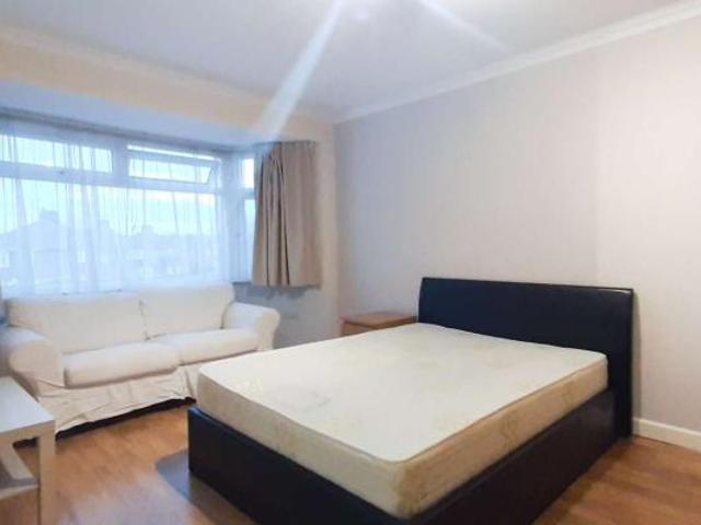 Apartment London London LS101807541
