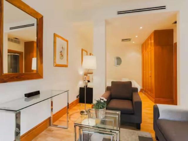 Apartment London London LS101813936